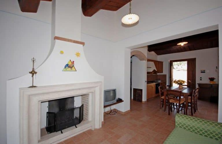 "La Cascata sul Monte Martano" Appartamenti vacanza con Camino, Piscina ...