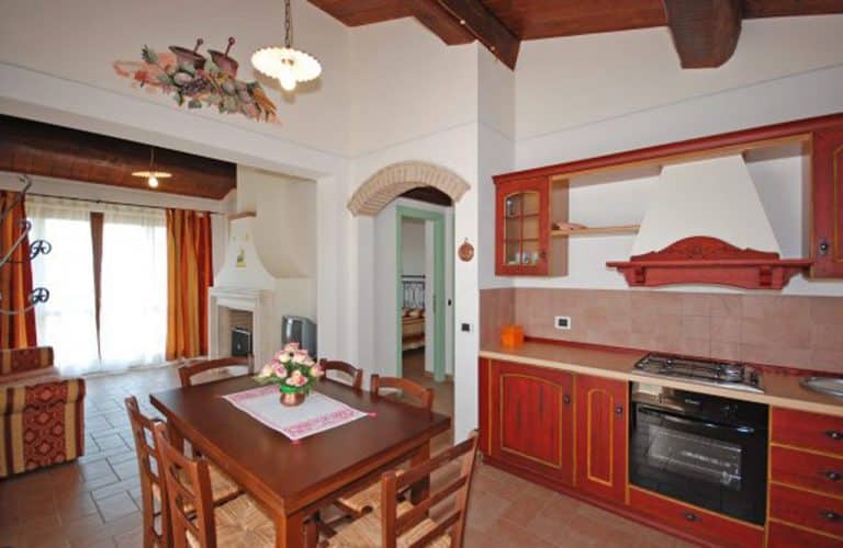 "La Cascata sul Monte Martano" Appartamenti vacanza con Camino, Piscina ...